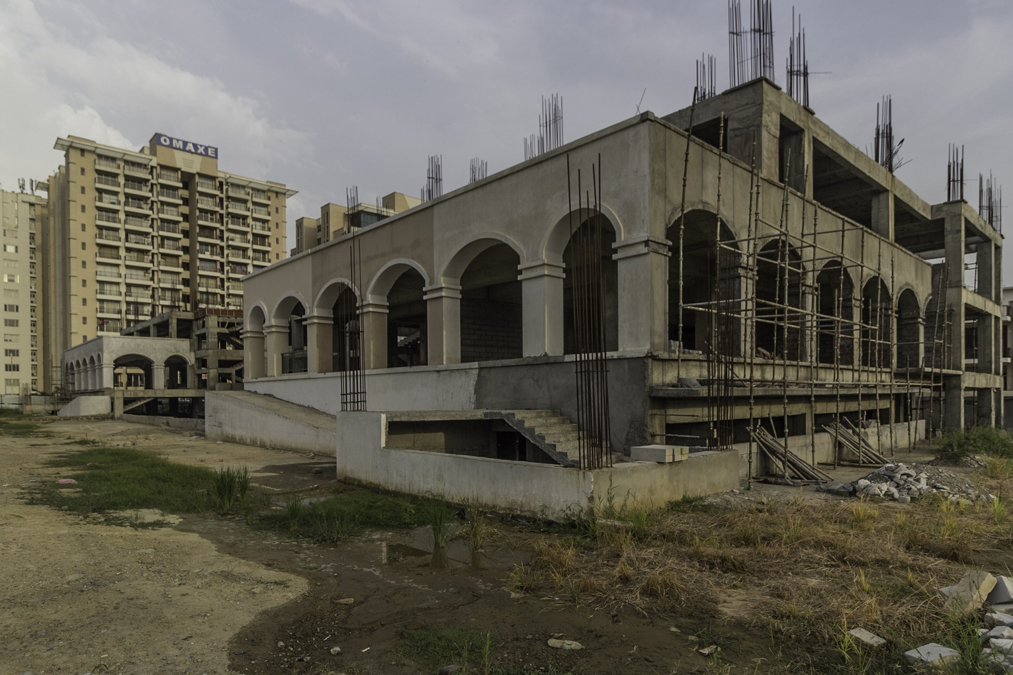 Buy Commercial Property in Ludhiana - Omaxe Royal Arcade