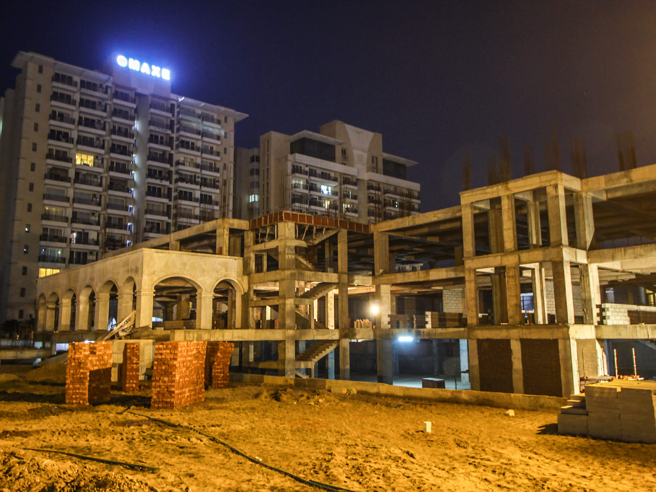Buy Commercial Property in Ludhiana - Omaxe Royal Arcade