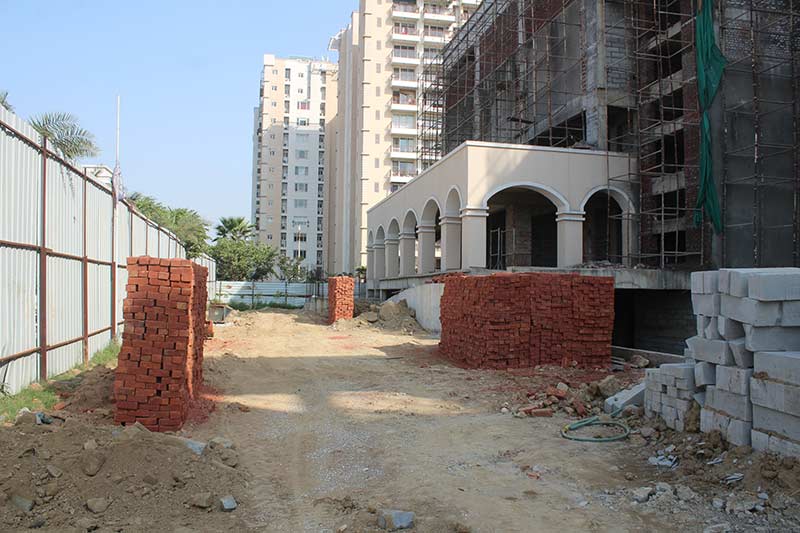 Buy Commercial Property in Ludhiana - Omaxe Royal Arcade