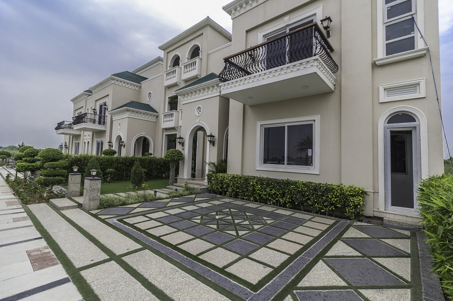 3 BHK, 4 BHK Ready to Move Flats in Mullanpur New Chandigarh - Omaxe Cassia