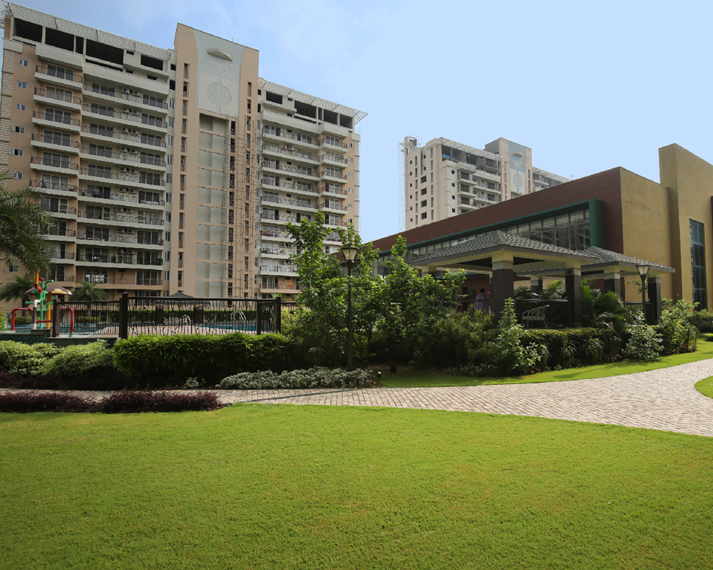 Buy Commercial Property in Ludhiana - Omaxe Royal Arcade